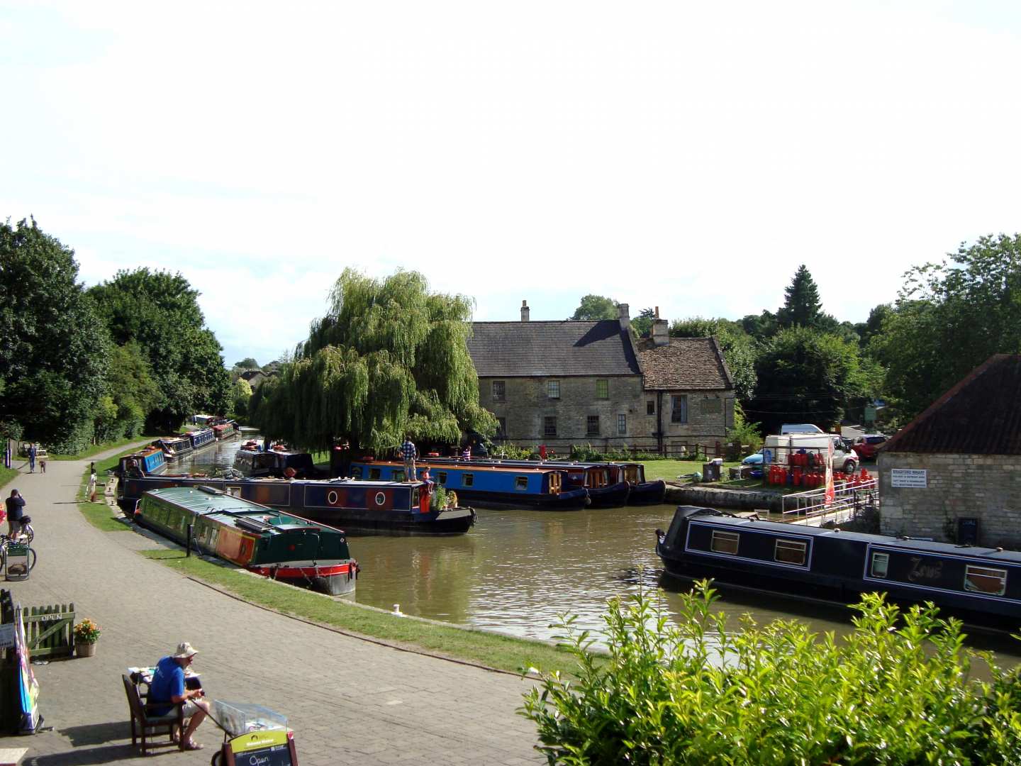 Kennet and Avon Canal Walk — Contours Walking Holidays