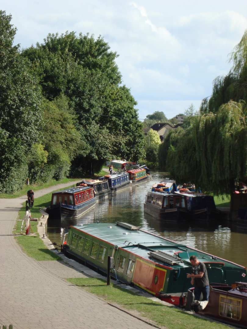 Kennet and Avon Canal Walk — Contours Walking Holidays