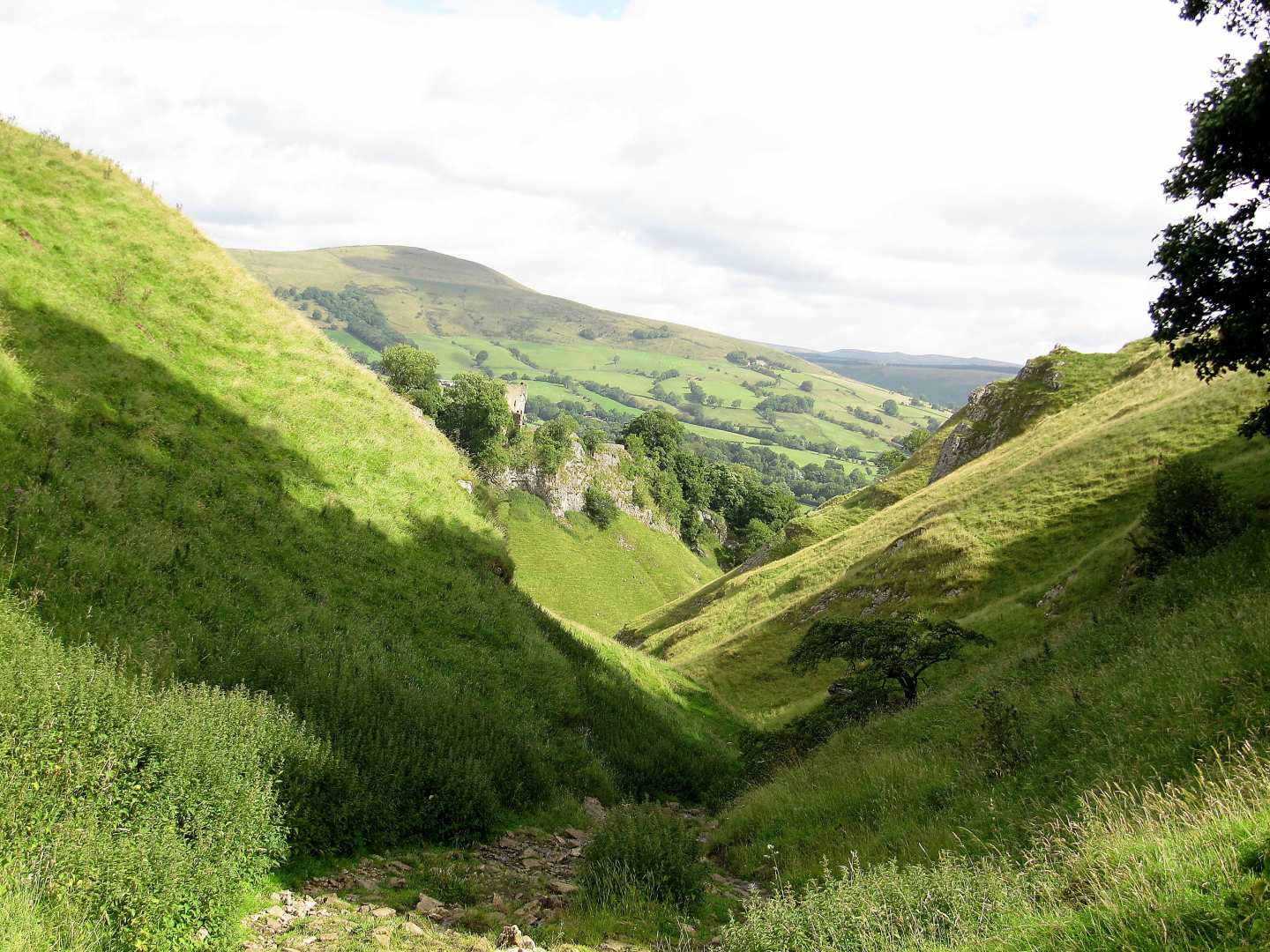 Limestone Way 2-4-Day Short Break — Contours Walking Holidays