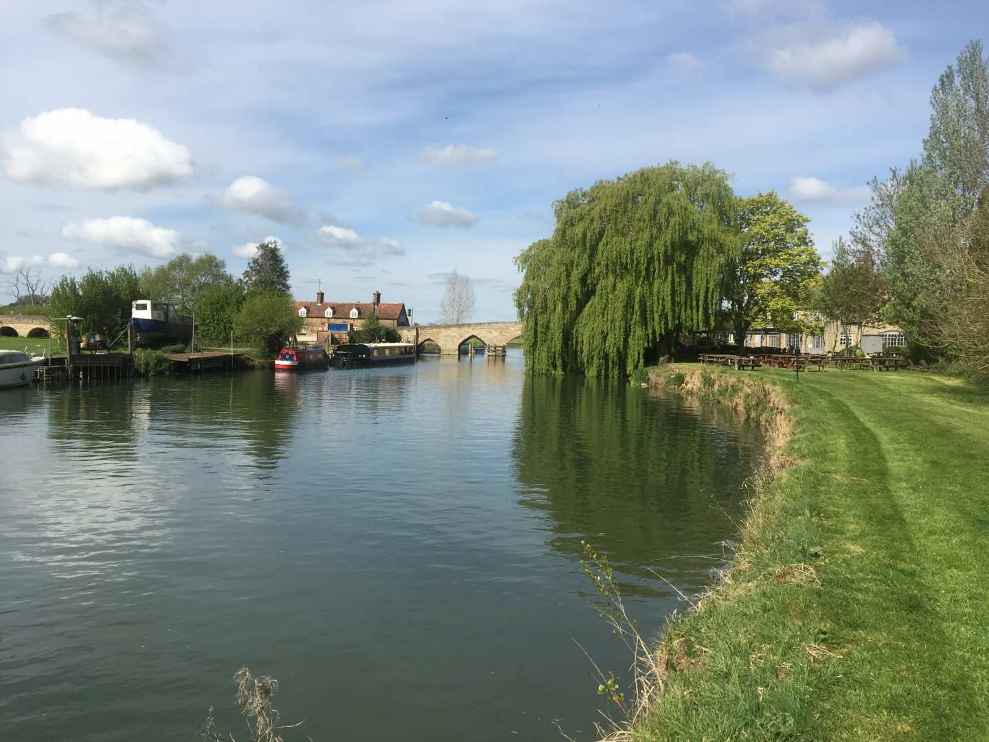 Western Thames Path in 7-8 Days — Contours Walking Holidays